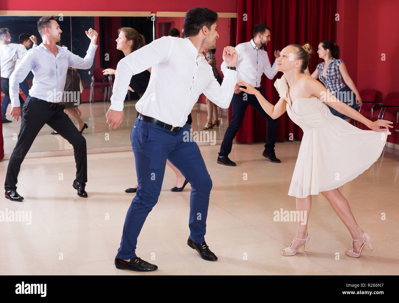 Couples practice studio dance hi-res stock photography and images - Alamy