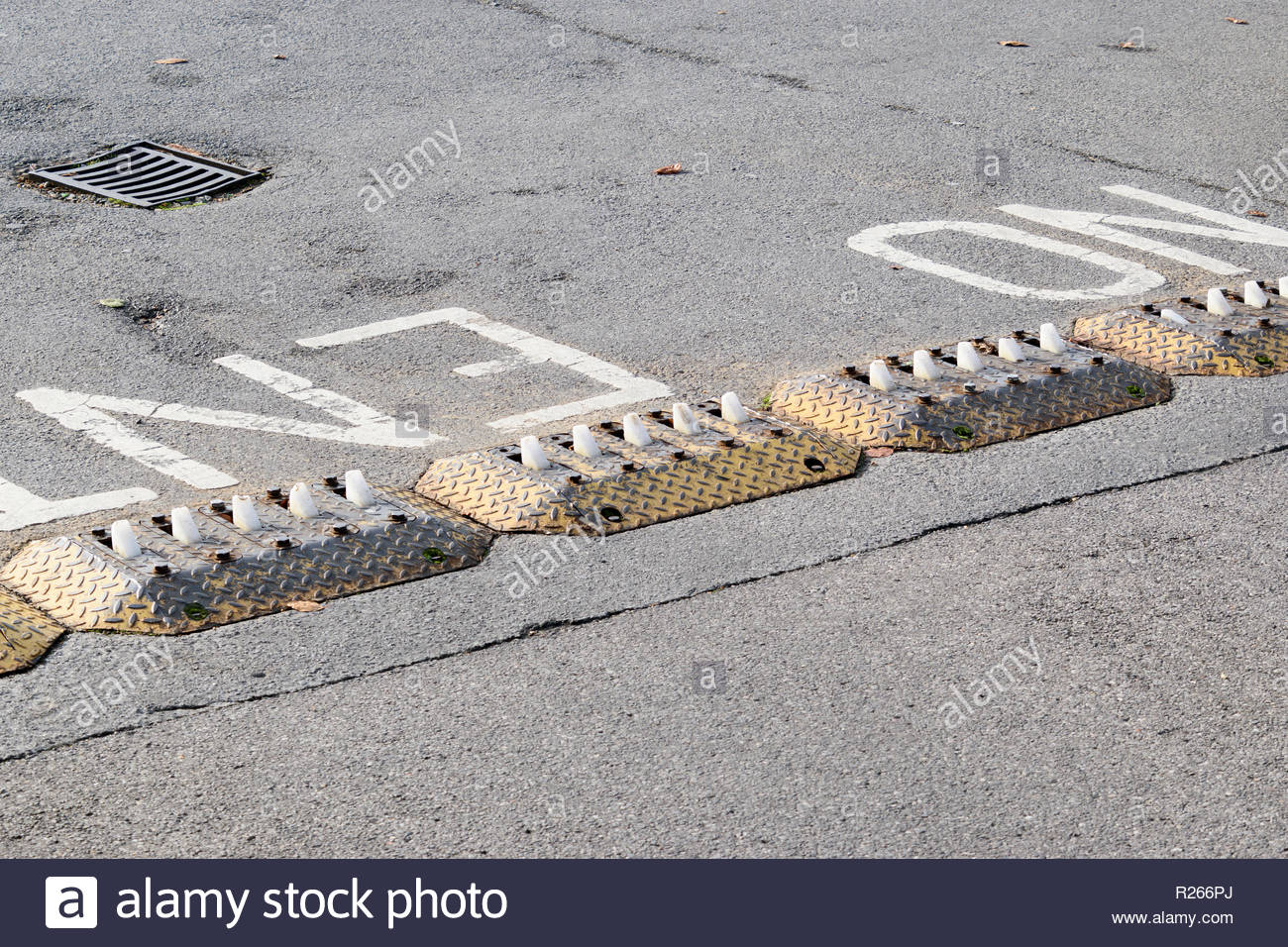 Painted No Entry Sign High Resolution Stock Photography and Images - Alamy