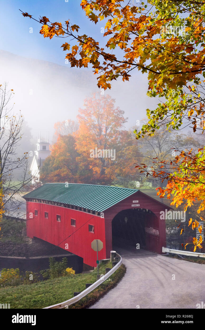 Covered bridge at West Arlington, Vermont, New England, USA Stock Photo ...