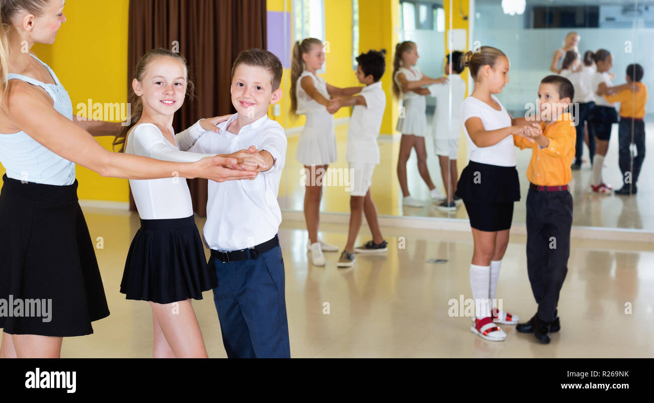 Young girls learning tango dance hi-res stock photography and images ...