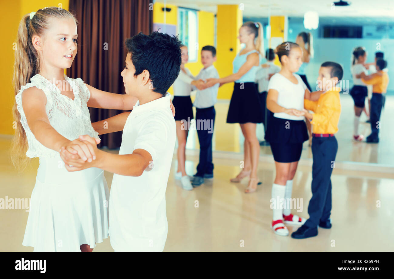 Young girls learning tango dance hi-res stock photography and images ...