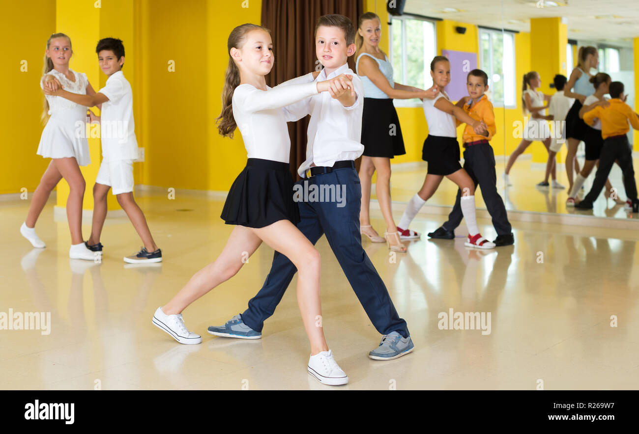 smiling spanish children dancing pair dance in class Stock Photo - Alamy