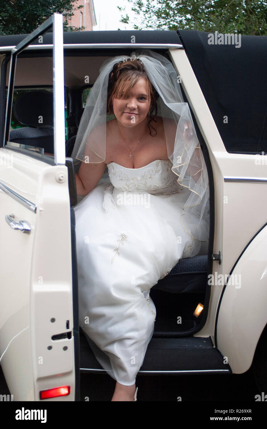 Bride arriving at church hi-res stock photography and images - Alamy