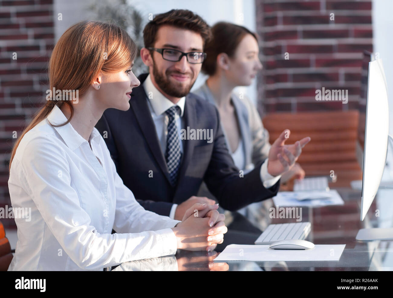handshake Manager and the client in the office Stock Photo - Alamy