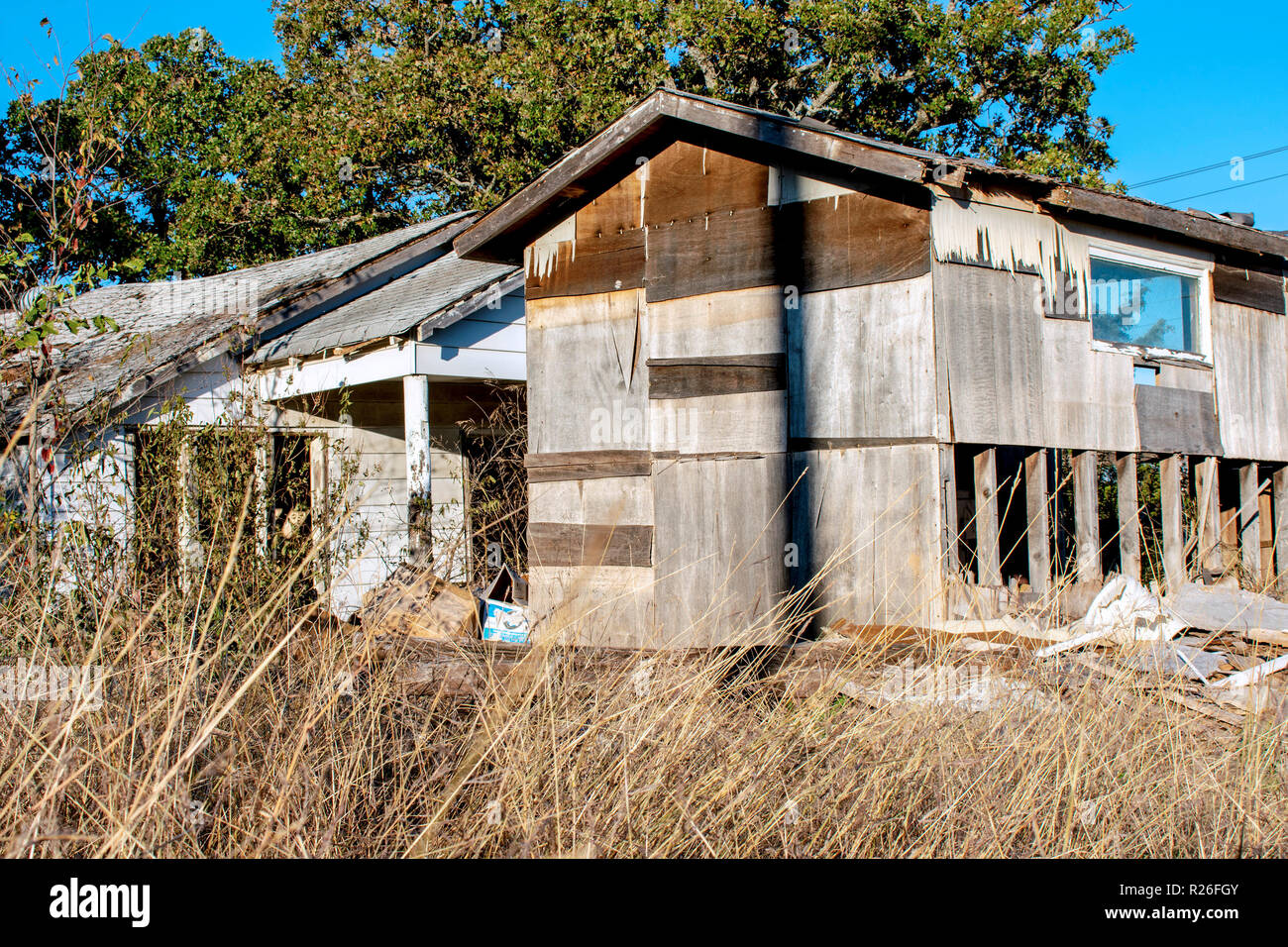 Unoccupied house exterior hi-res stock photography and images - Alamy
