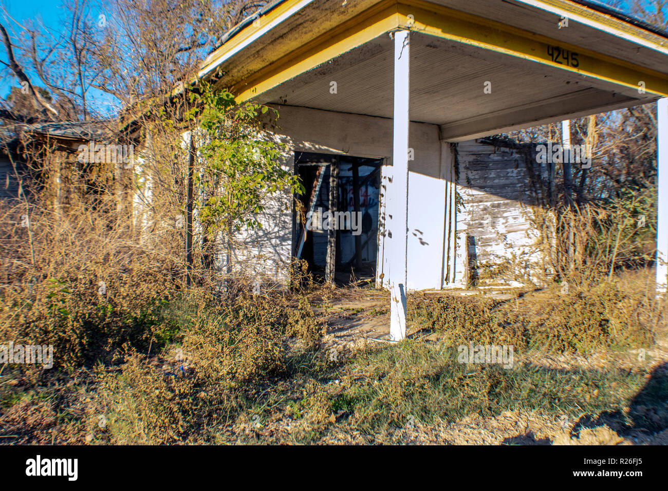 Vacated property hi-res stock photography and images - Alamy