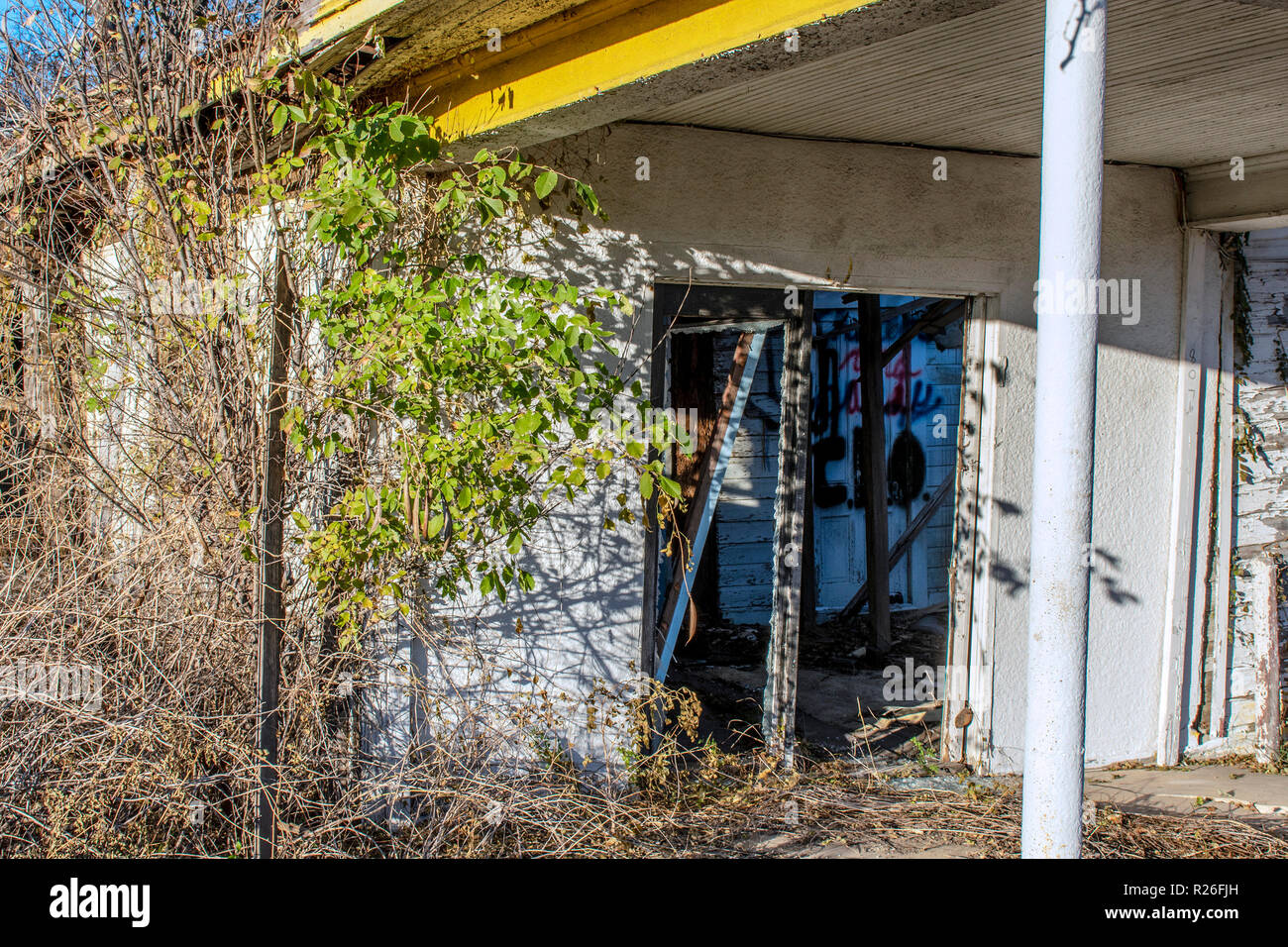 Unoccupied house exterior hi-res stock photography and images - Alamy