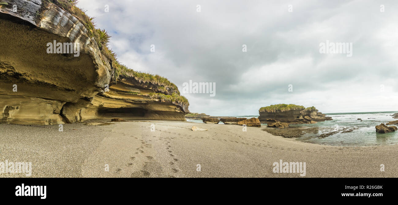 Wild coastal cliffs on the Truman track, close to Punakaiki and ...