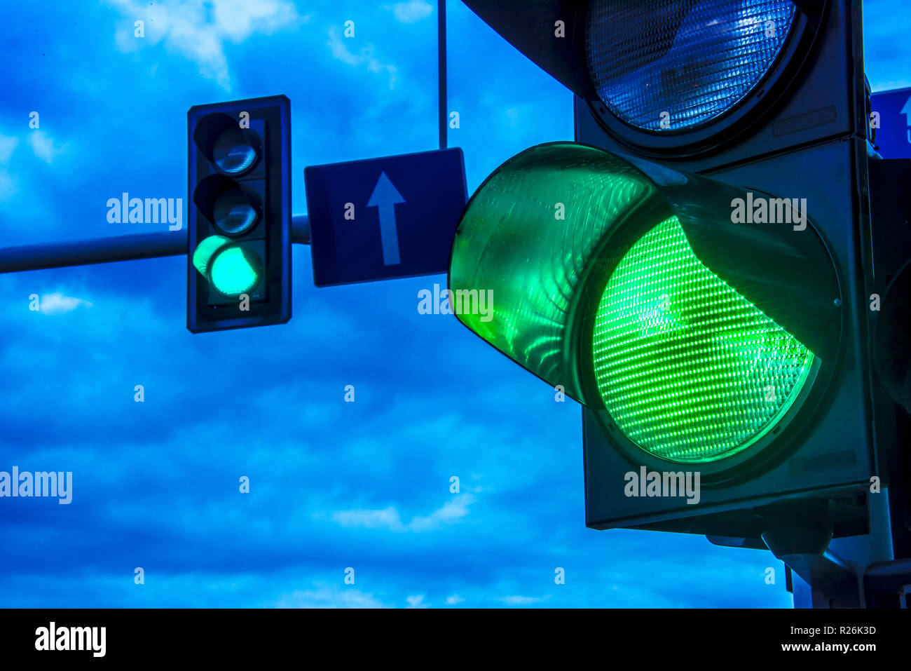Car intersection signal hi-res stock photography and images - Alamy