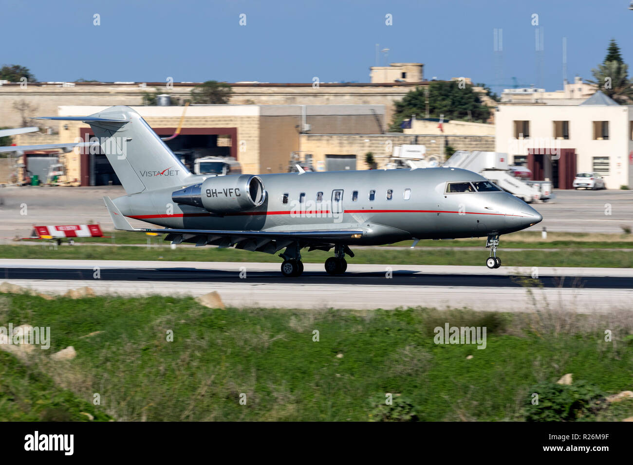VistaJet Bombardier Challenger 605 (CL-600-2B16) (REG: 9H-VFC) landing ...