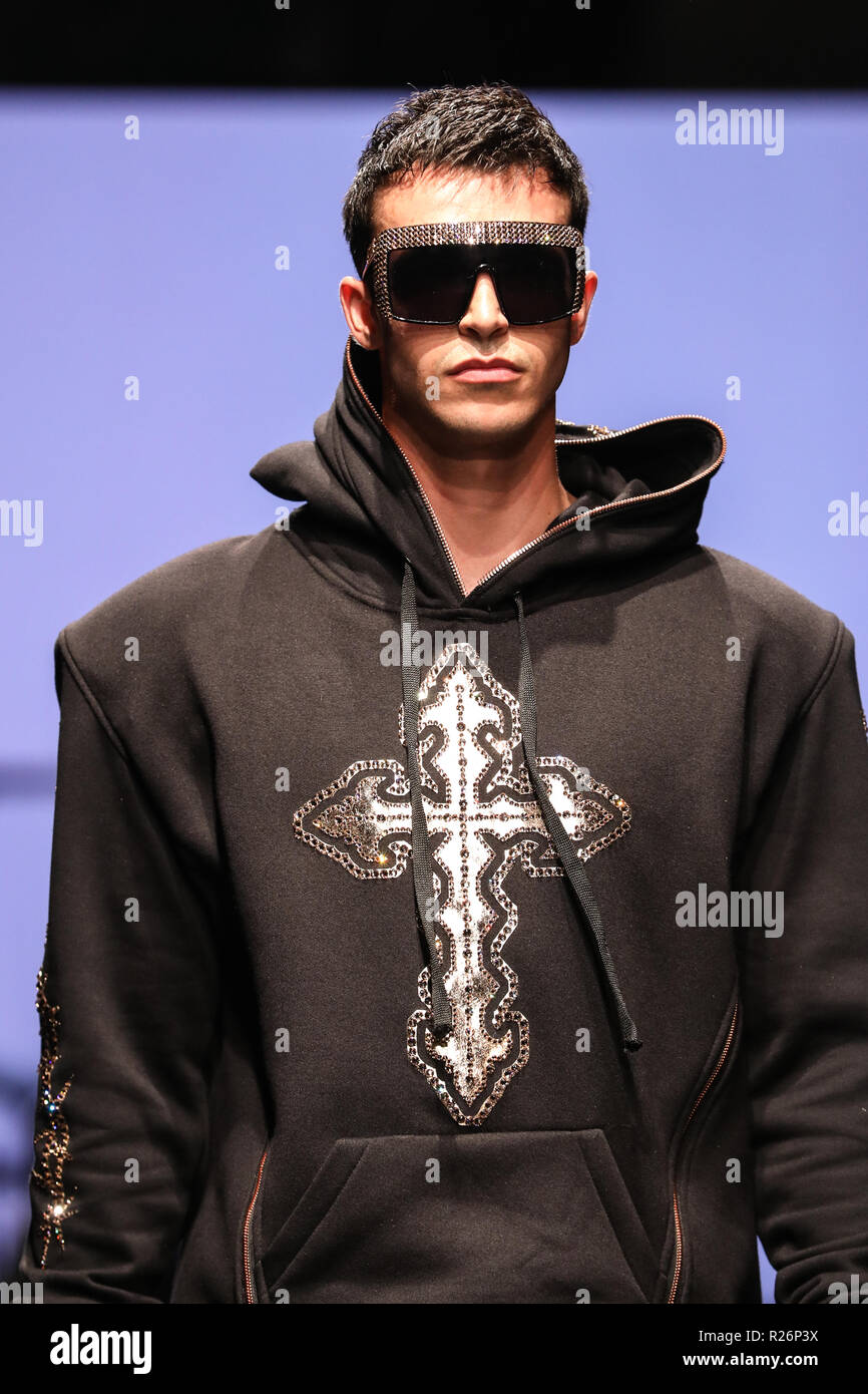 Los Angeles Fashion Week - Art Hearts Fashion - Michael Ngo - Catwalk ...