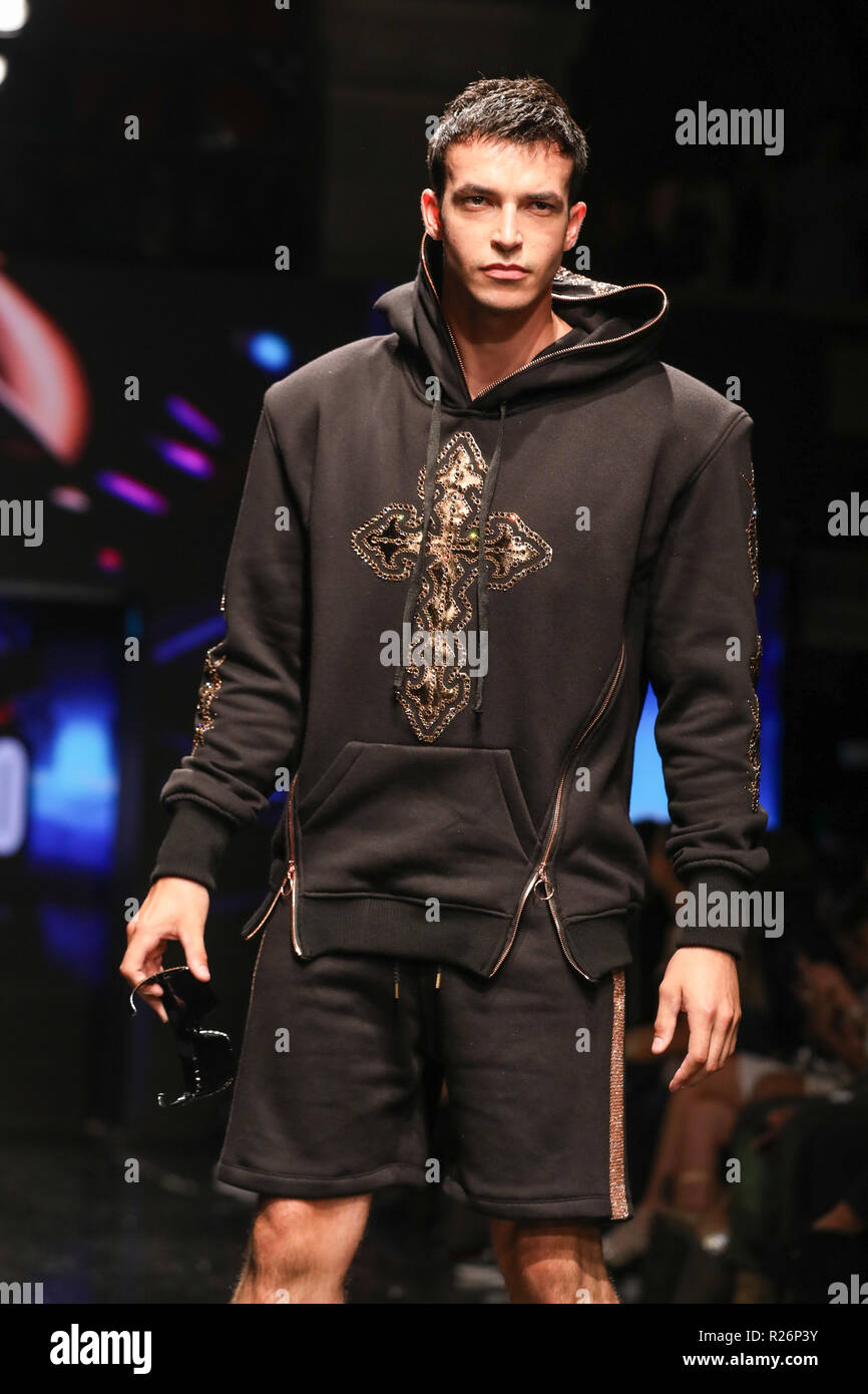 Los Angeles Fashion Week - Art Hearts Fashion - Michael Ngo - Catwalk ...