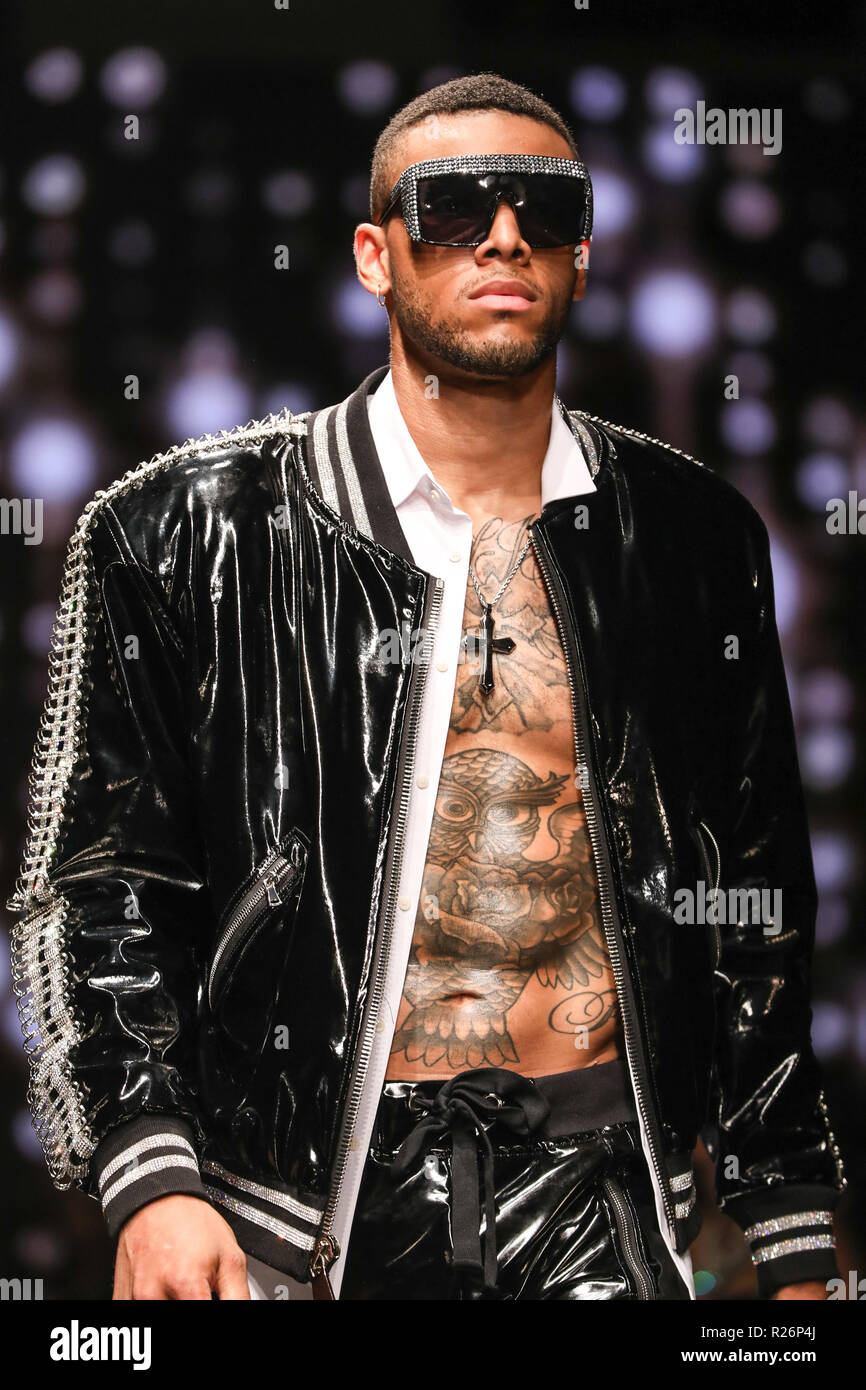 Los Angeles Fashion Week - Art Hearts Fashion - Michael Ngo - Catwalk ...