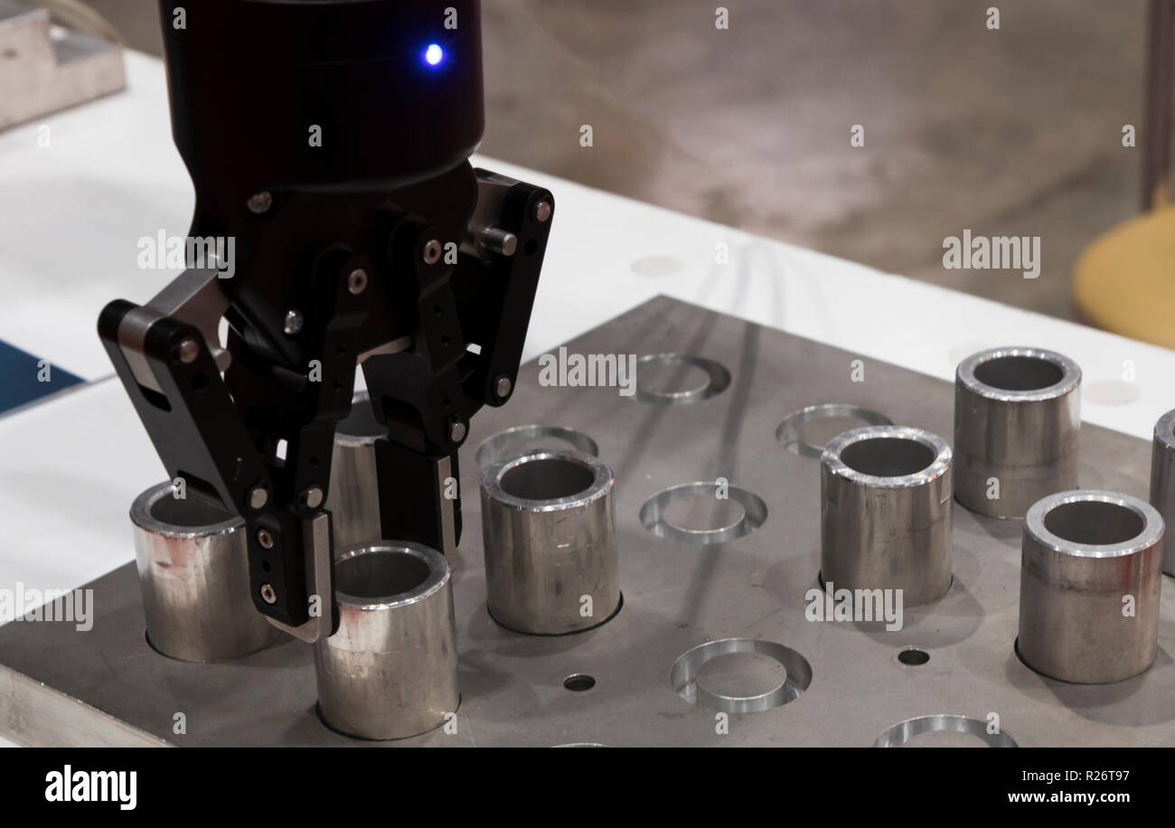 Robotic arm clamp sample and transfer in metal plate .Selective Focus ...