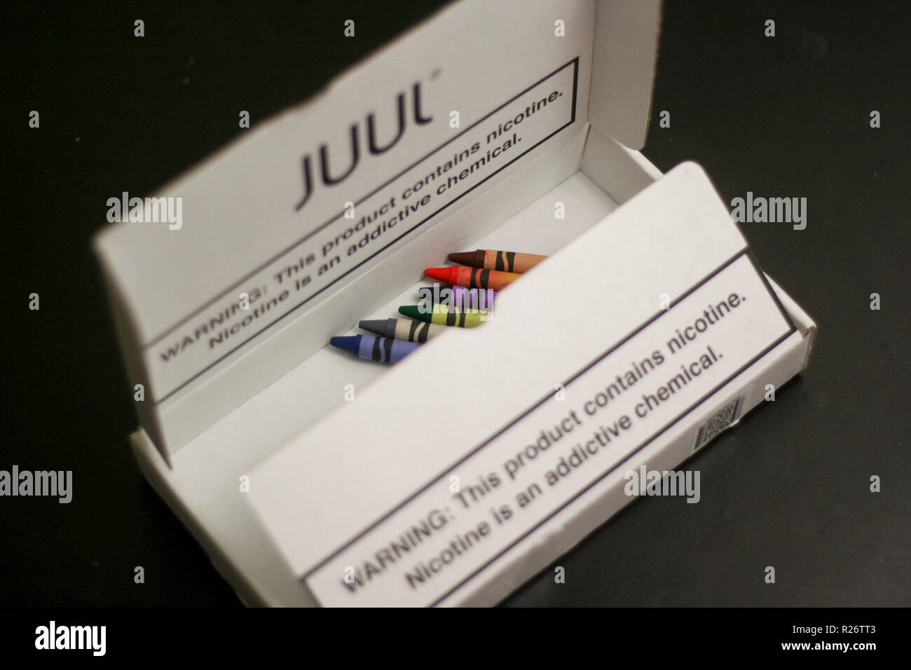 JUUL E-cigarette,Pods, and Packaging Stock Photo - Alamy