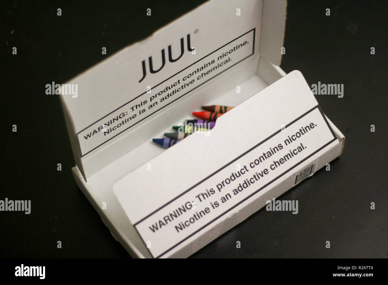 JUUL E-cigarette,Pods, and Packaging Stock Photo - Alamy