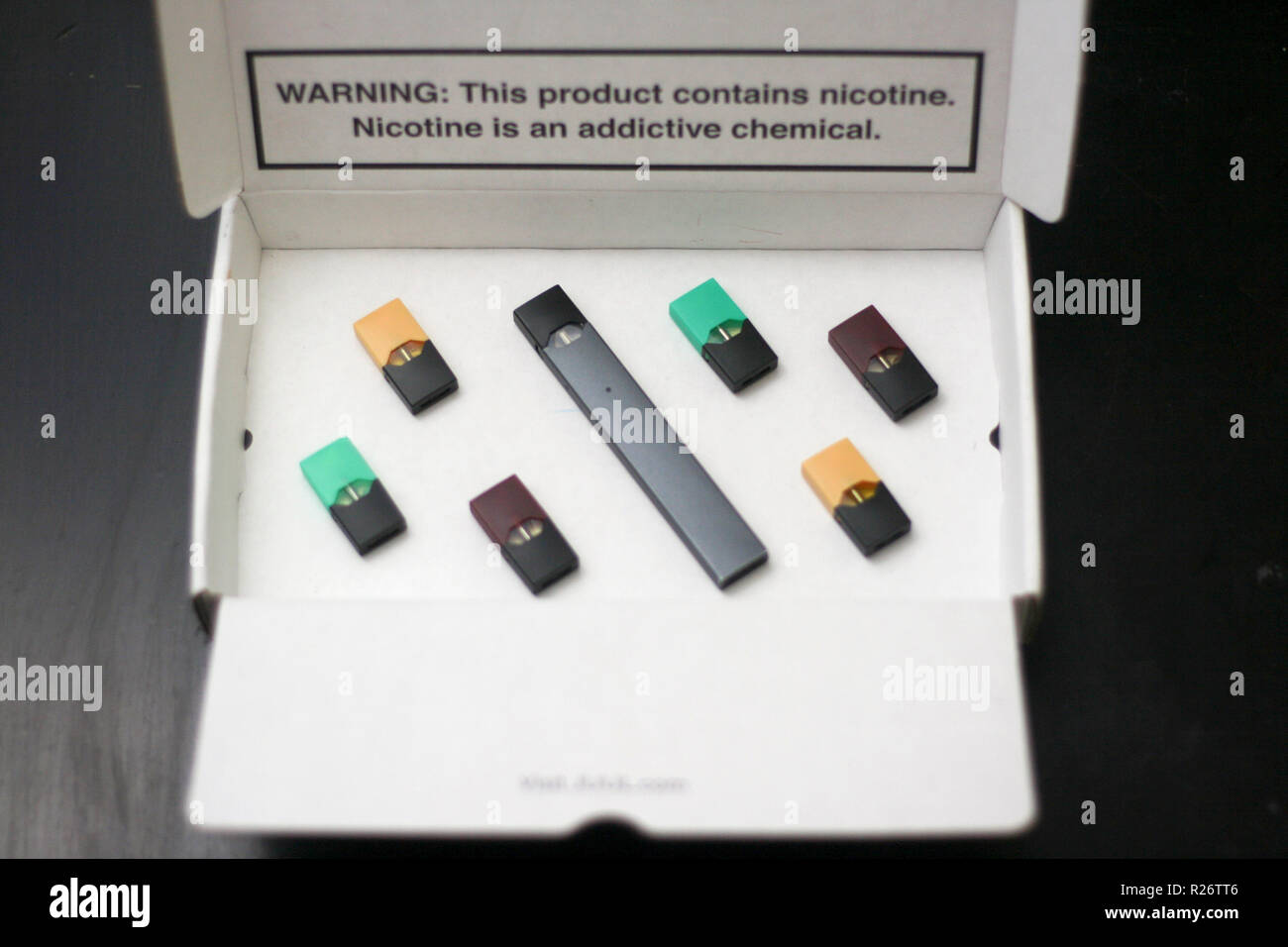 JUUL E-cigarette,Pods, and Packaging Stock Photo - Alamy