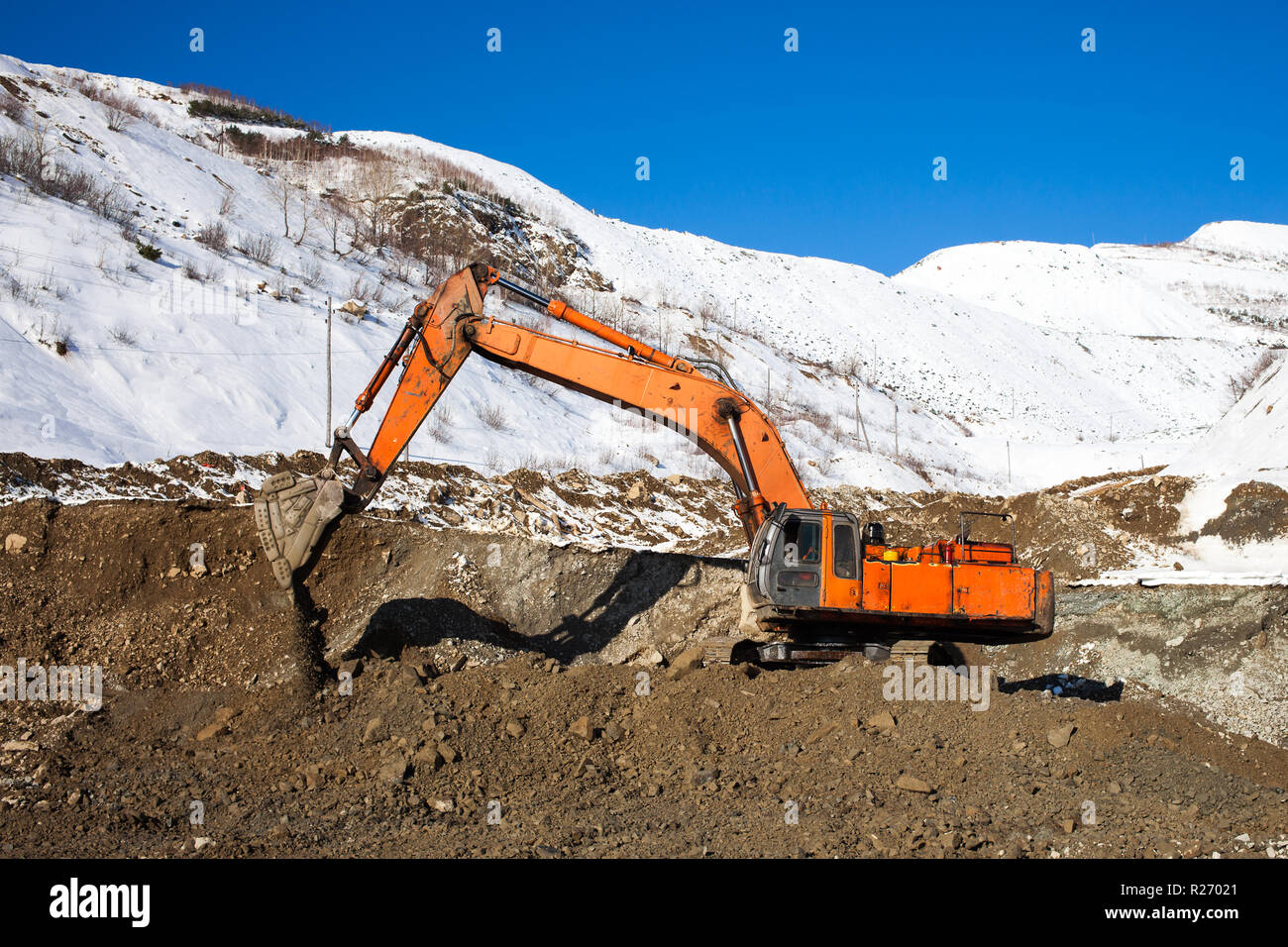 Metal ore with excavator hi-res stock photography and images - Alamy