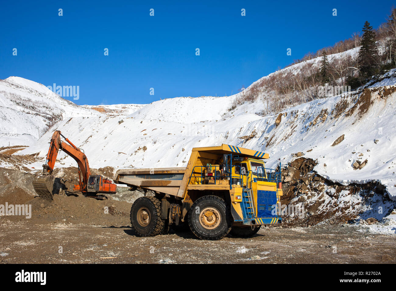 Loading dump truck hi-res stock photography and images - Alamy