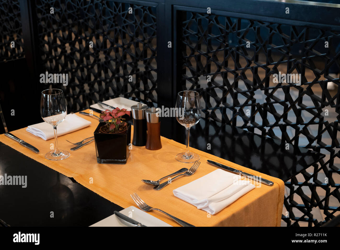 Inside interior tables hi-res stock photography and images - Alamy