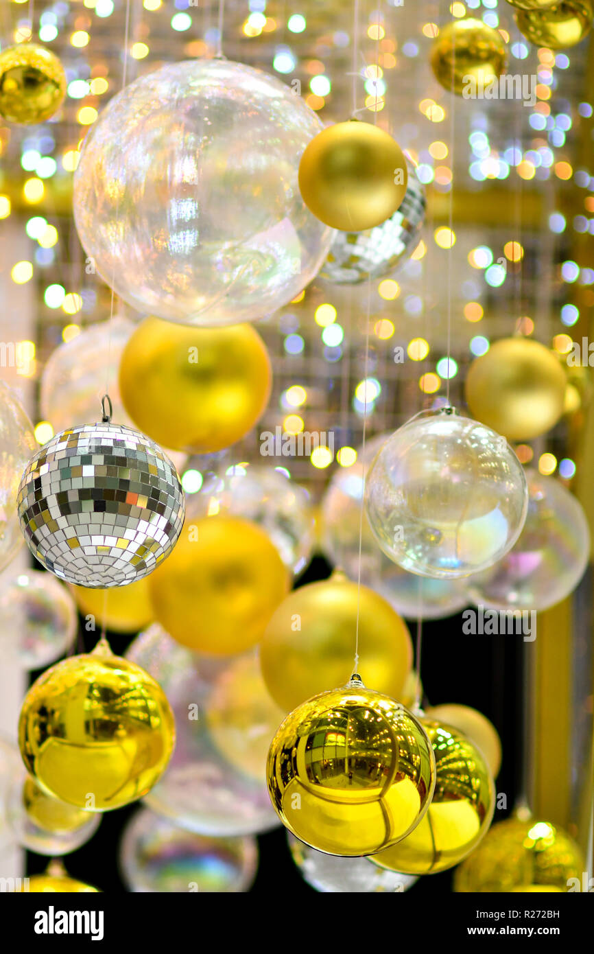 Crystal ball traditional christmas hi-res stock photography and images ...