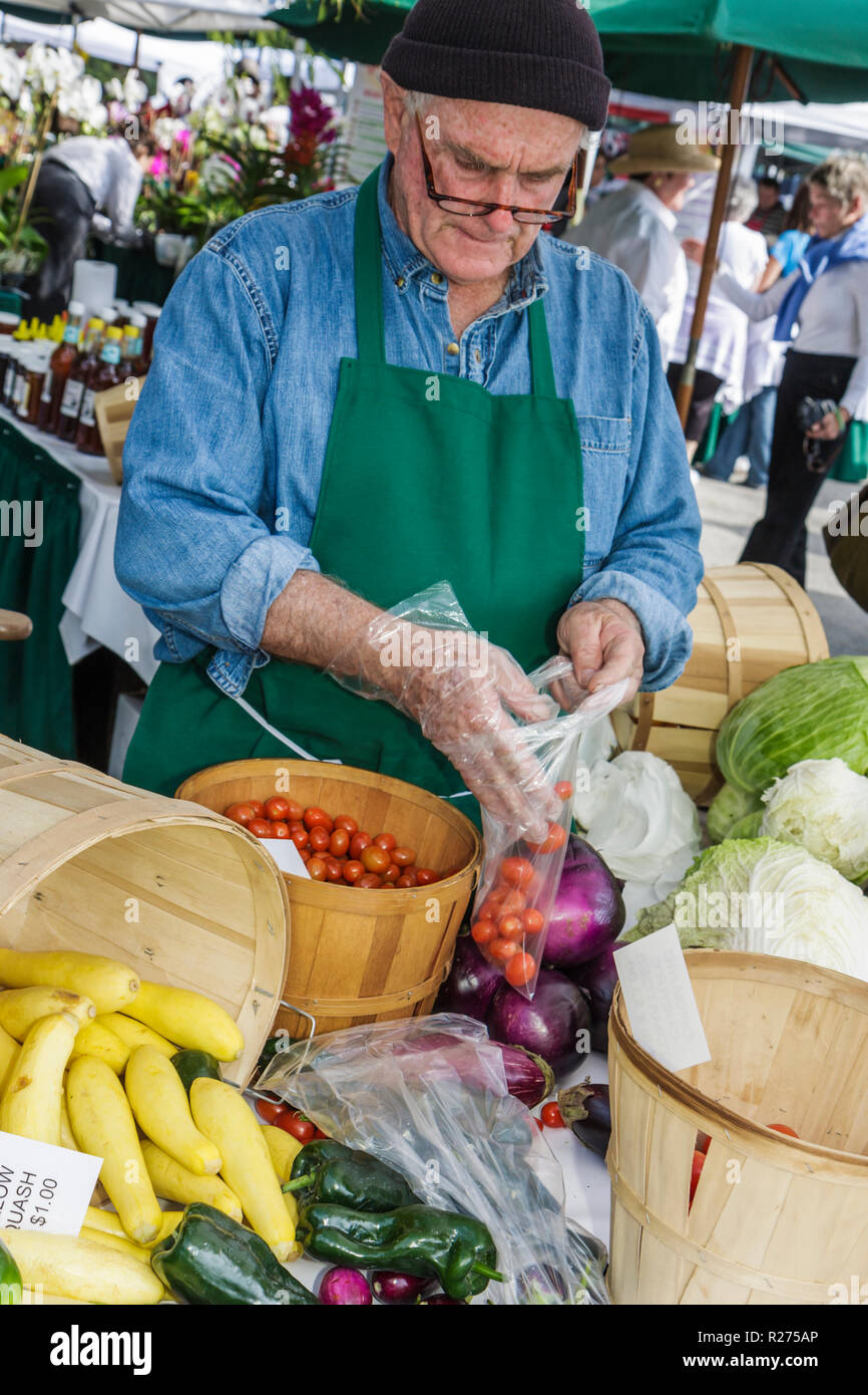 Market stall display of vegetables hi-res stock photography and images ...