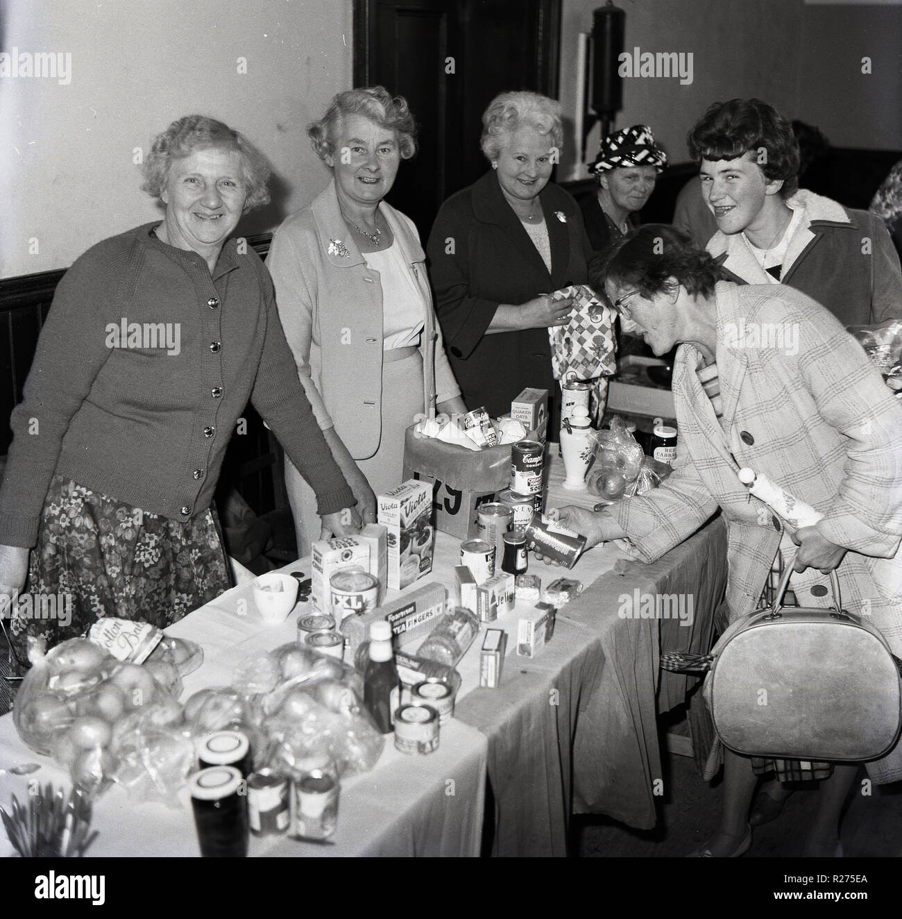 Raffle prizes hi-res stock photography and images - Alamy