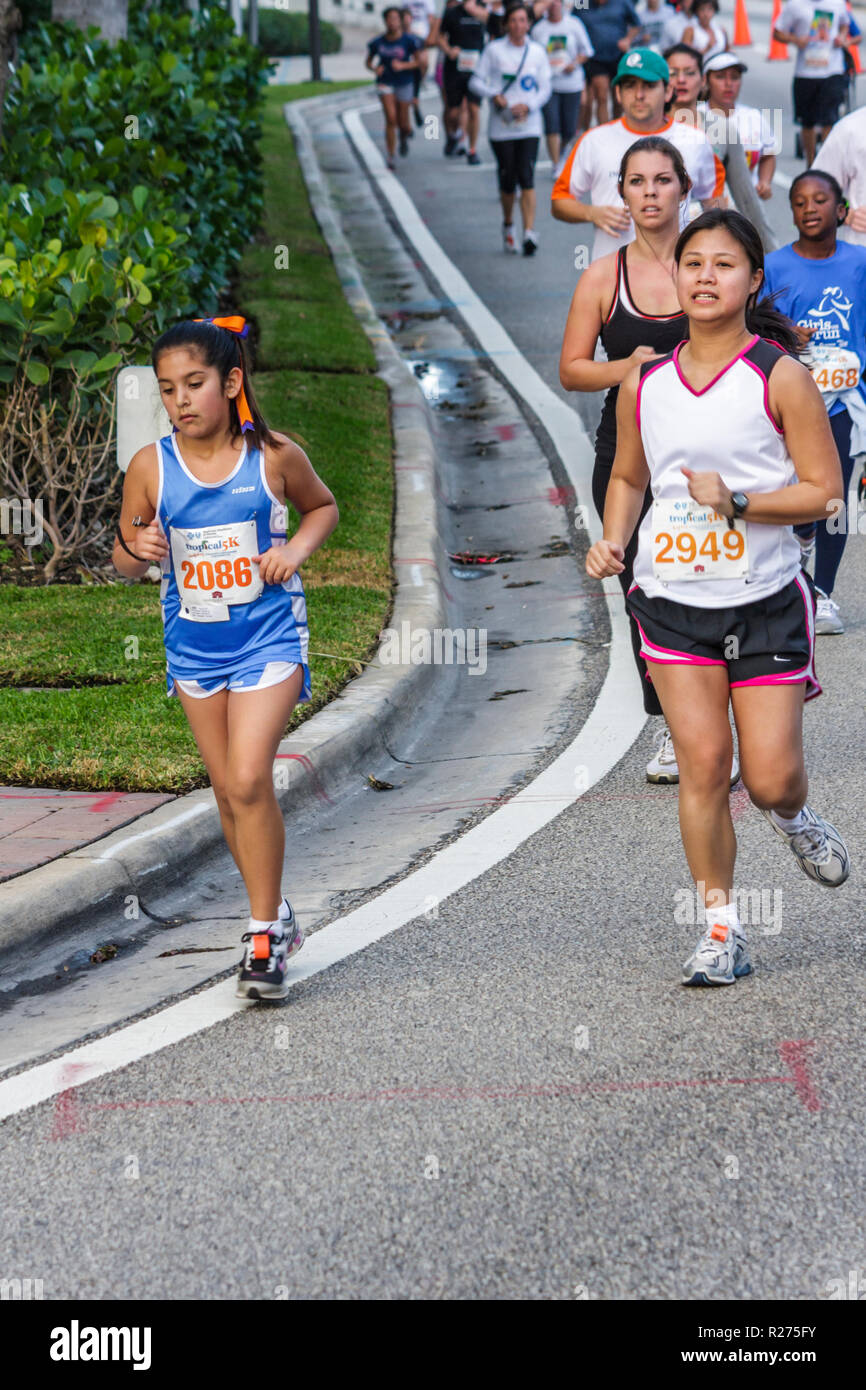 Marathon endurance asian hi-res stock photography and images - Alamy