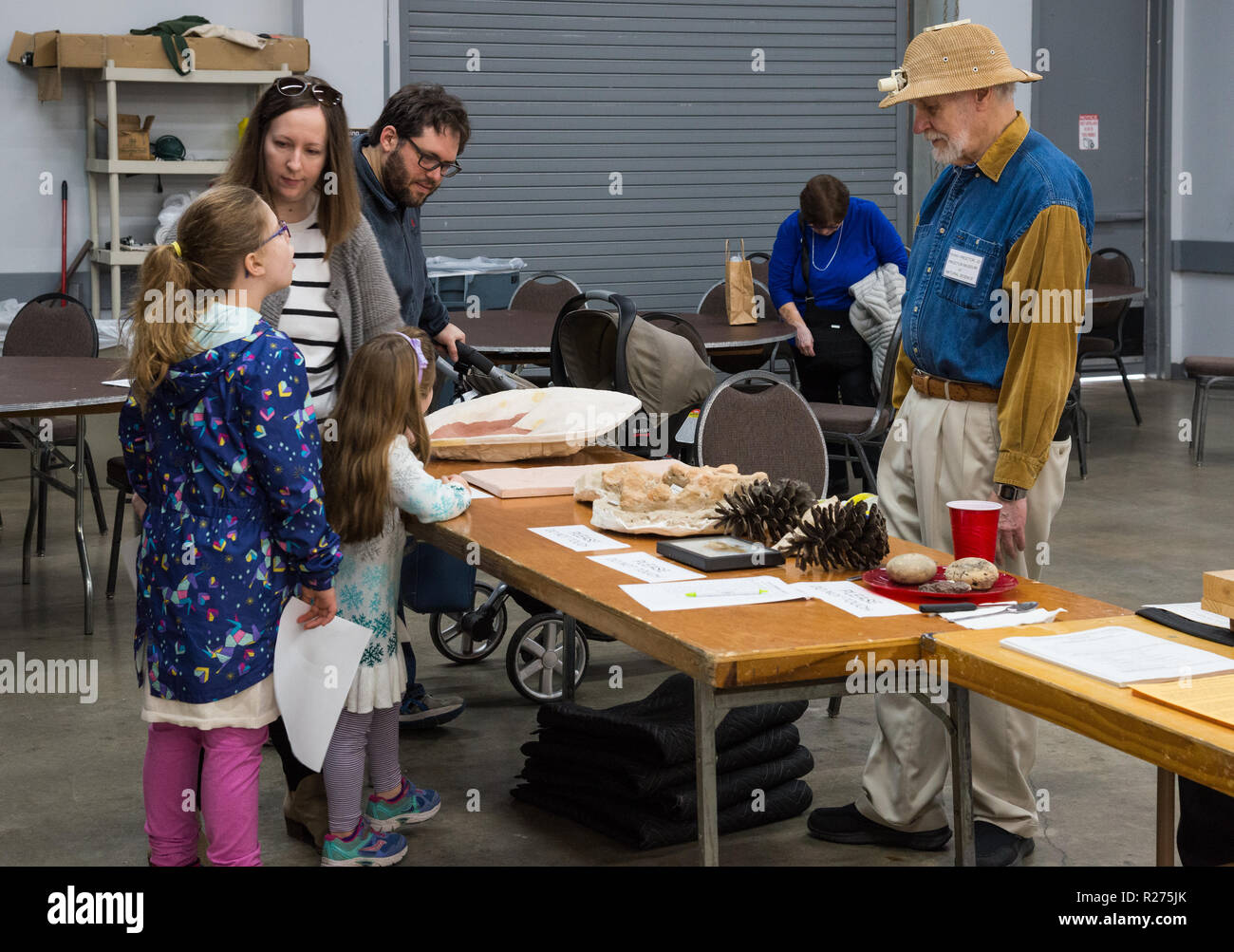 Paleontologist hi-res stock photography and images - Alamy