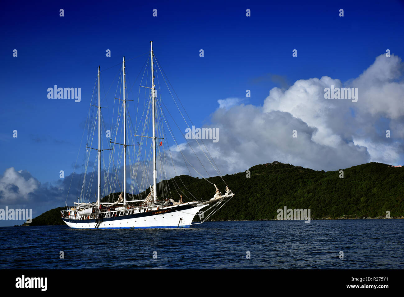 Aerial side view cruise ship hi-res stock photography and images - Alamy