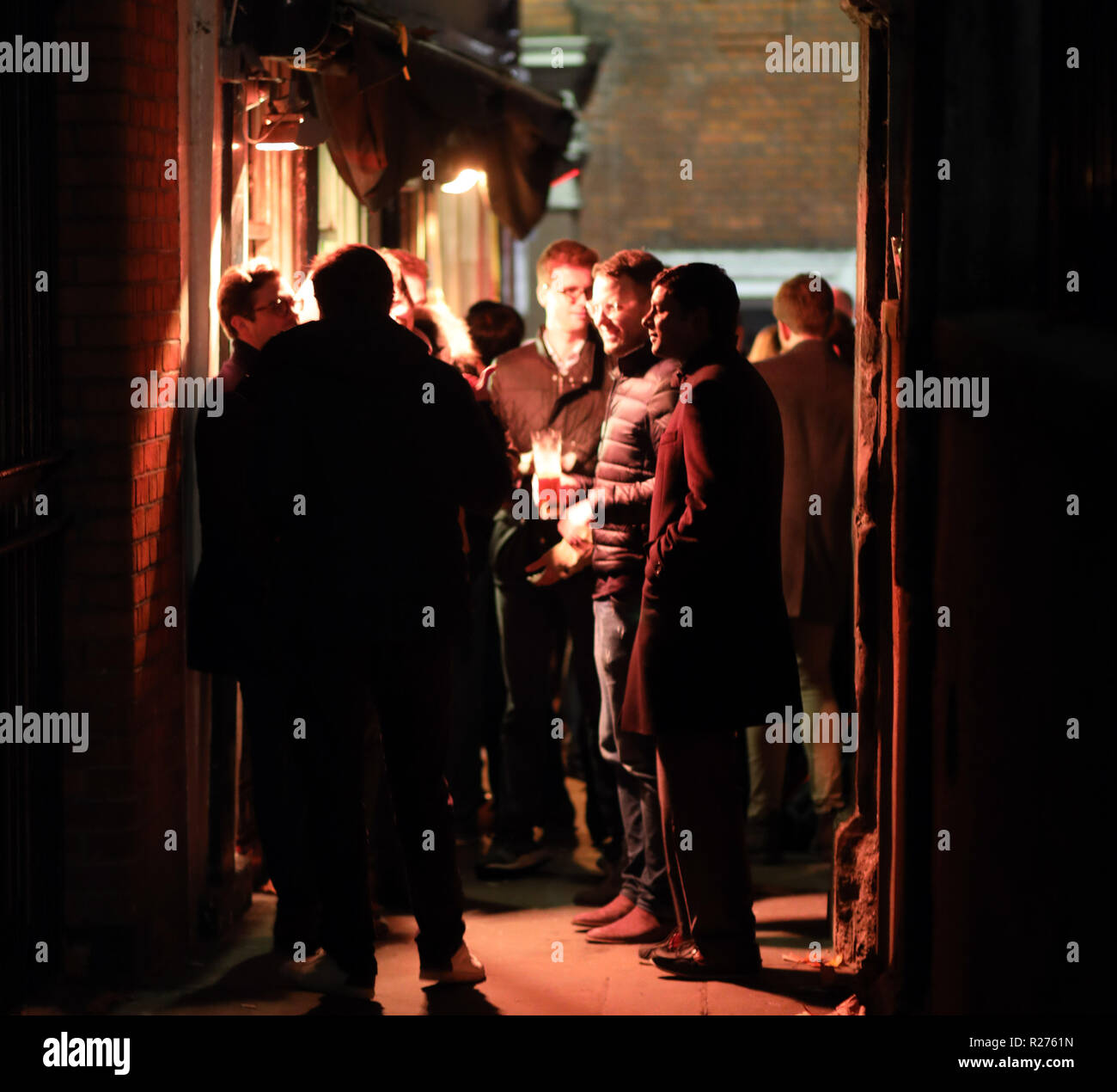 Pub drinking outside hi-res stock photography and images - Alamy