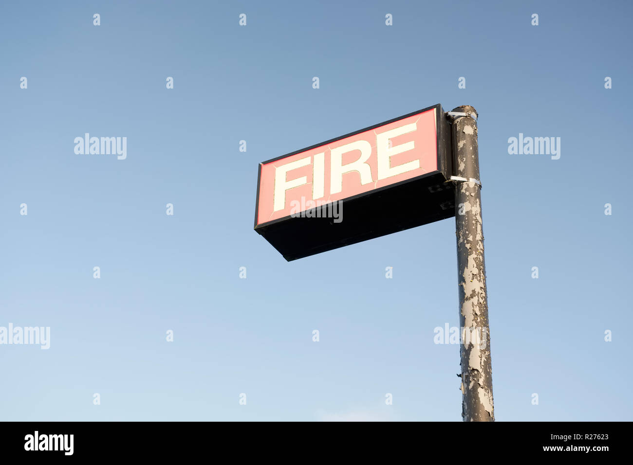 Blank red triangle sign hi-res stock photography and images - Alamy