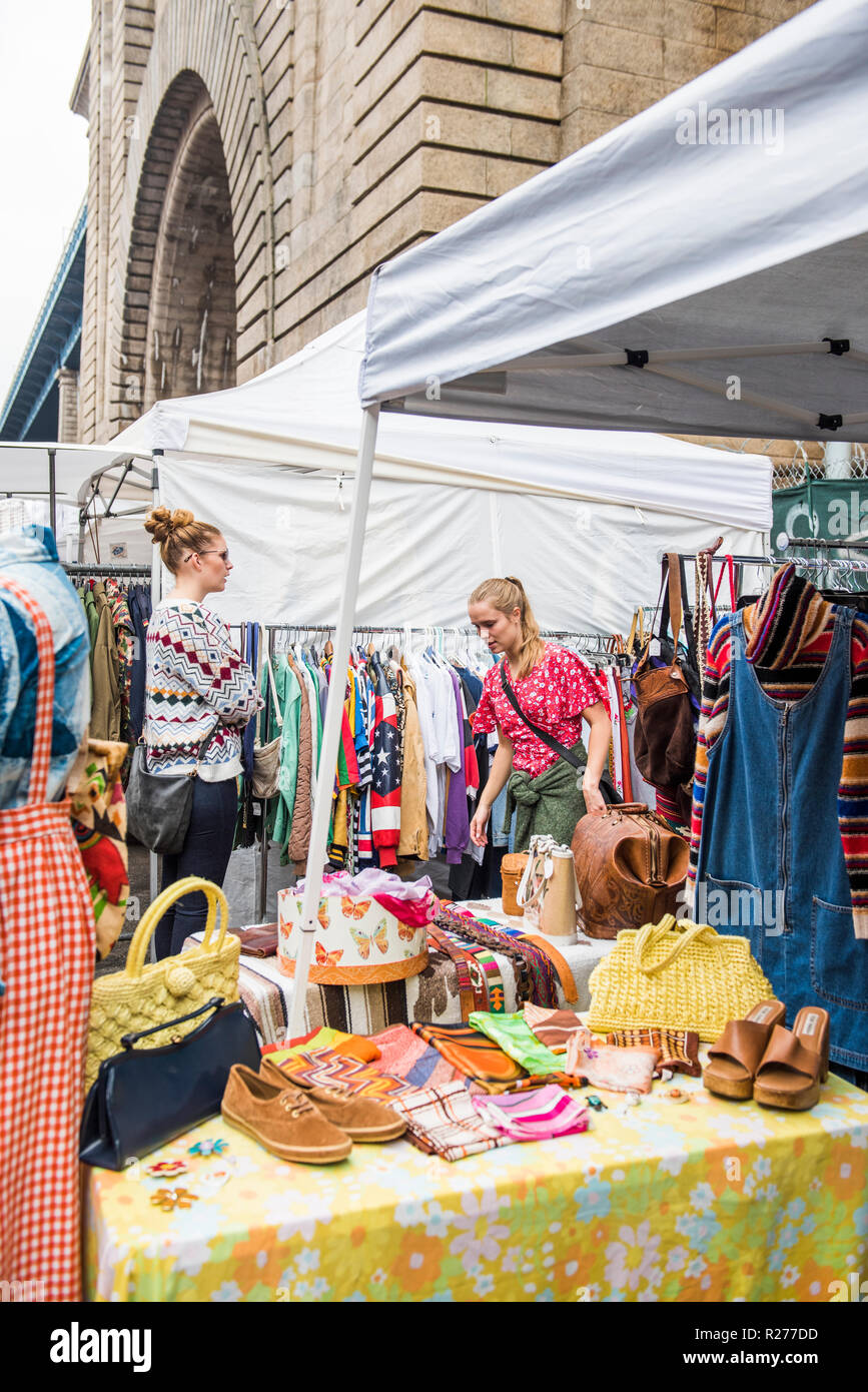 Dumbo flea market hi-res stock photography and images - Alamy