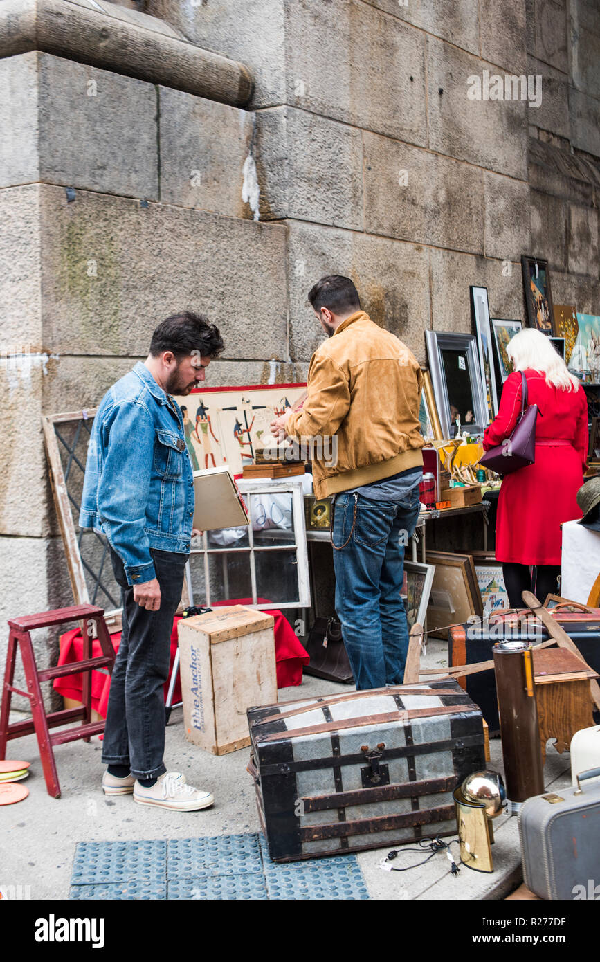 Brooklyn, NY, USA - October 8, 2018: The Brooklyn Flea, Dumbo Brooklyn ...