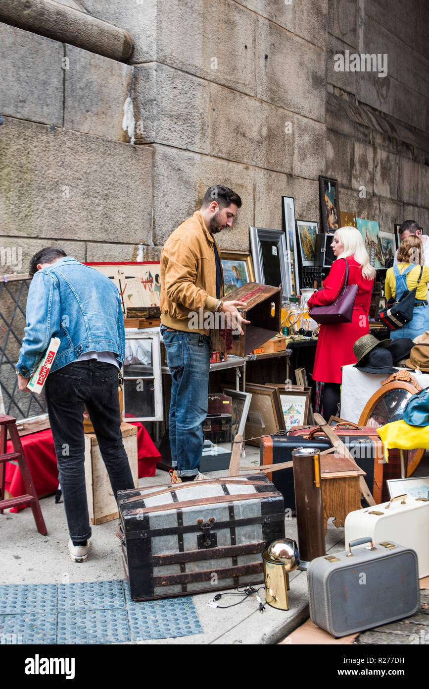 Dumbo flea market hi-res stock photography and images - Alamy