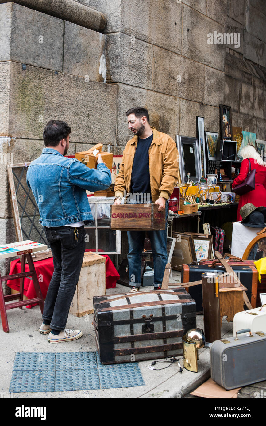Dumbo flea market hi-res stock photography and images - Alamy