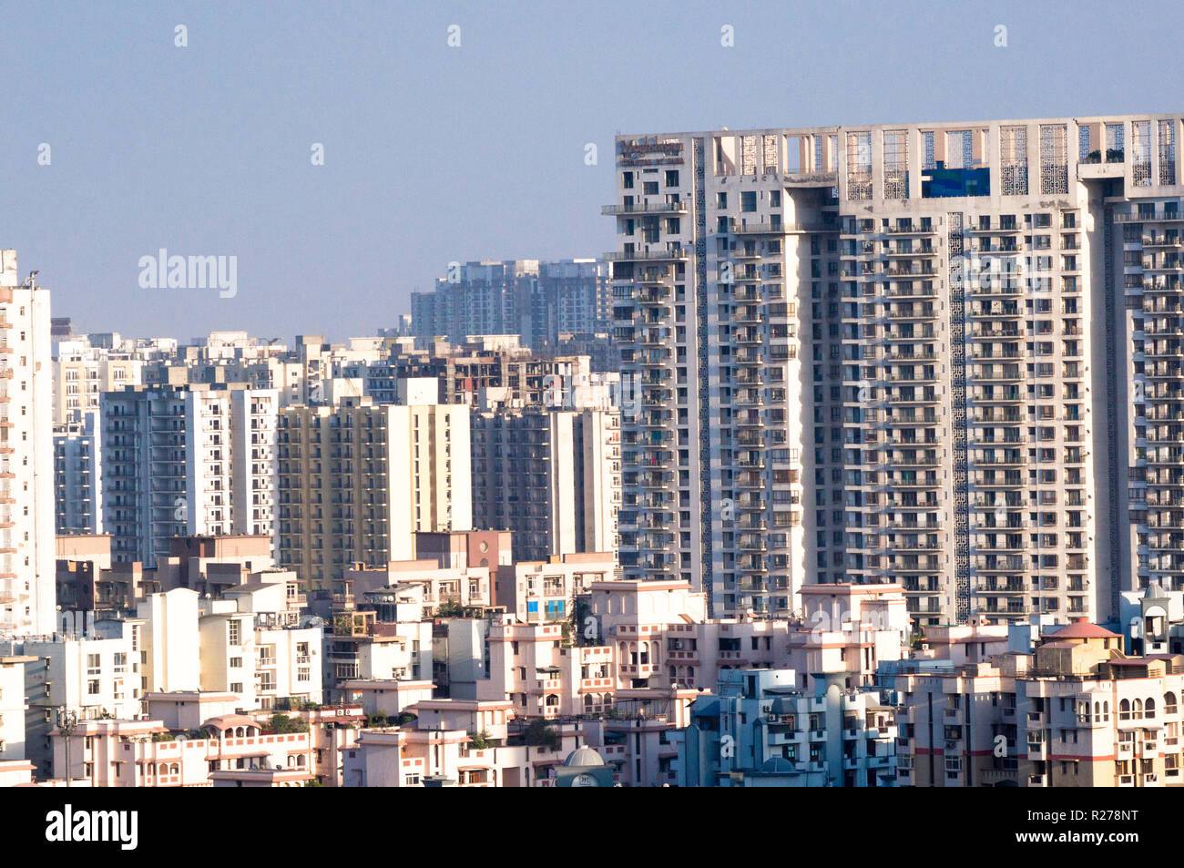 Buildings dusk in noida india hi-res stock photography and images - Alamy