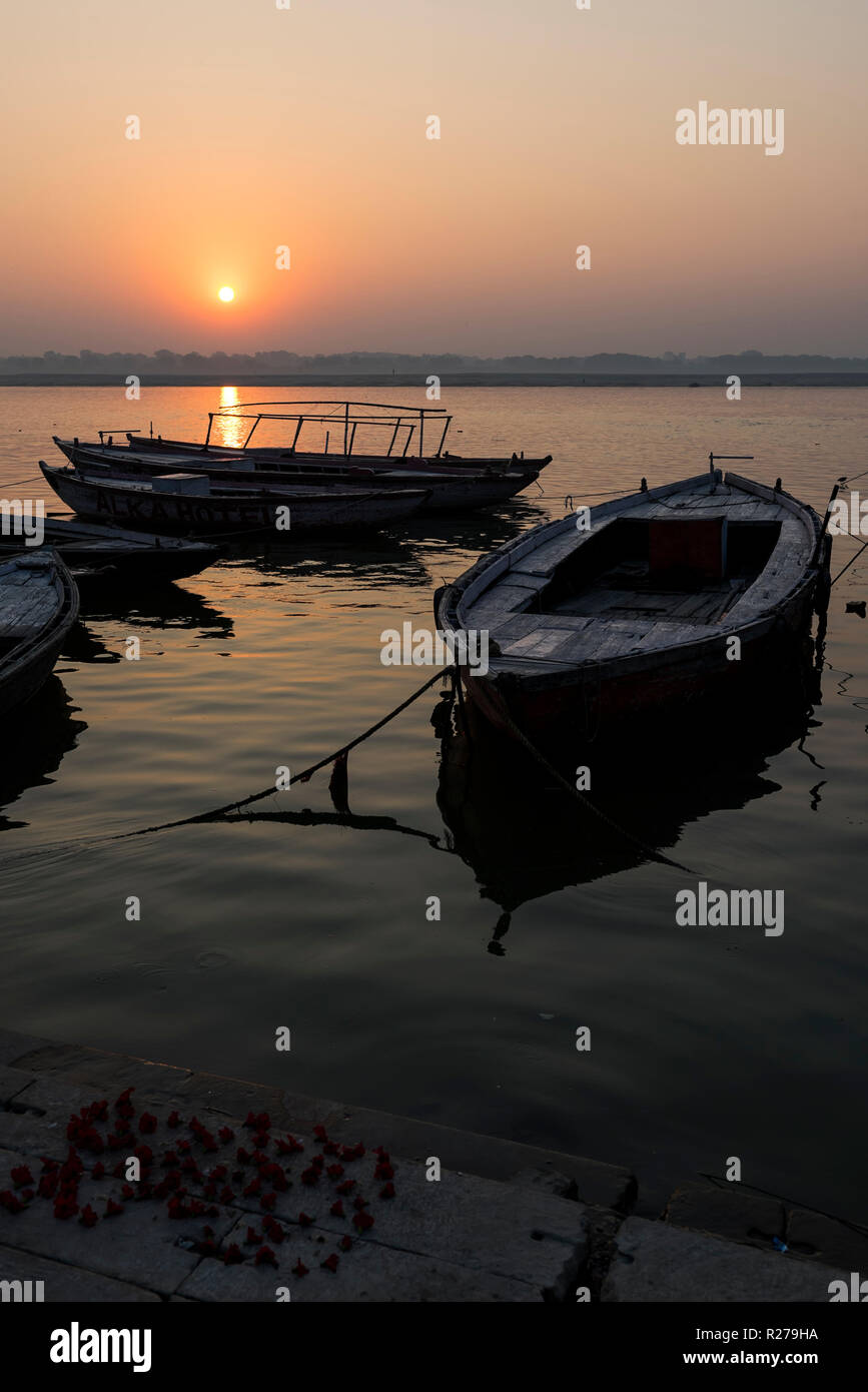 Boats along the riverside of the Ganges in Varanasi , India Stock Photo ...