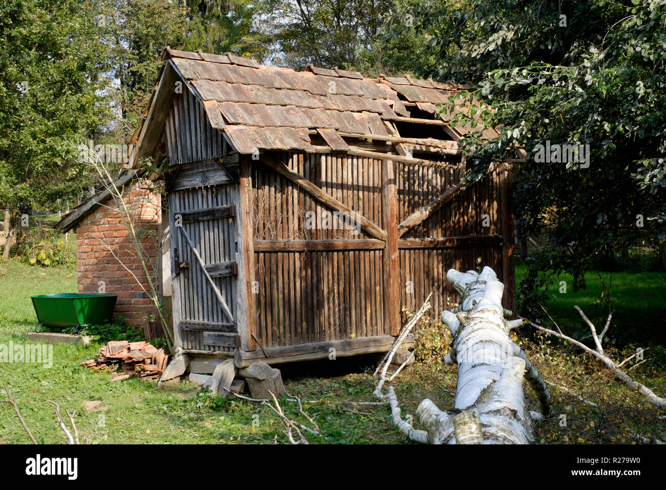 Accidental damage hi-res stock photography and images - Alamy