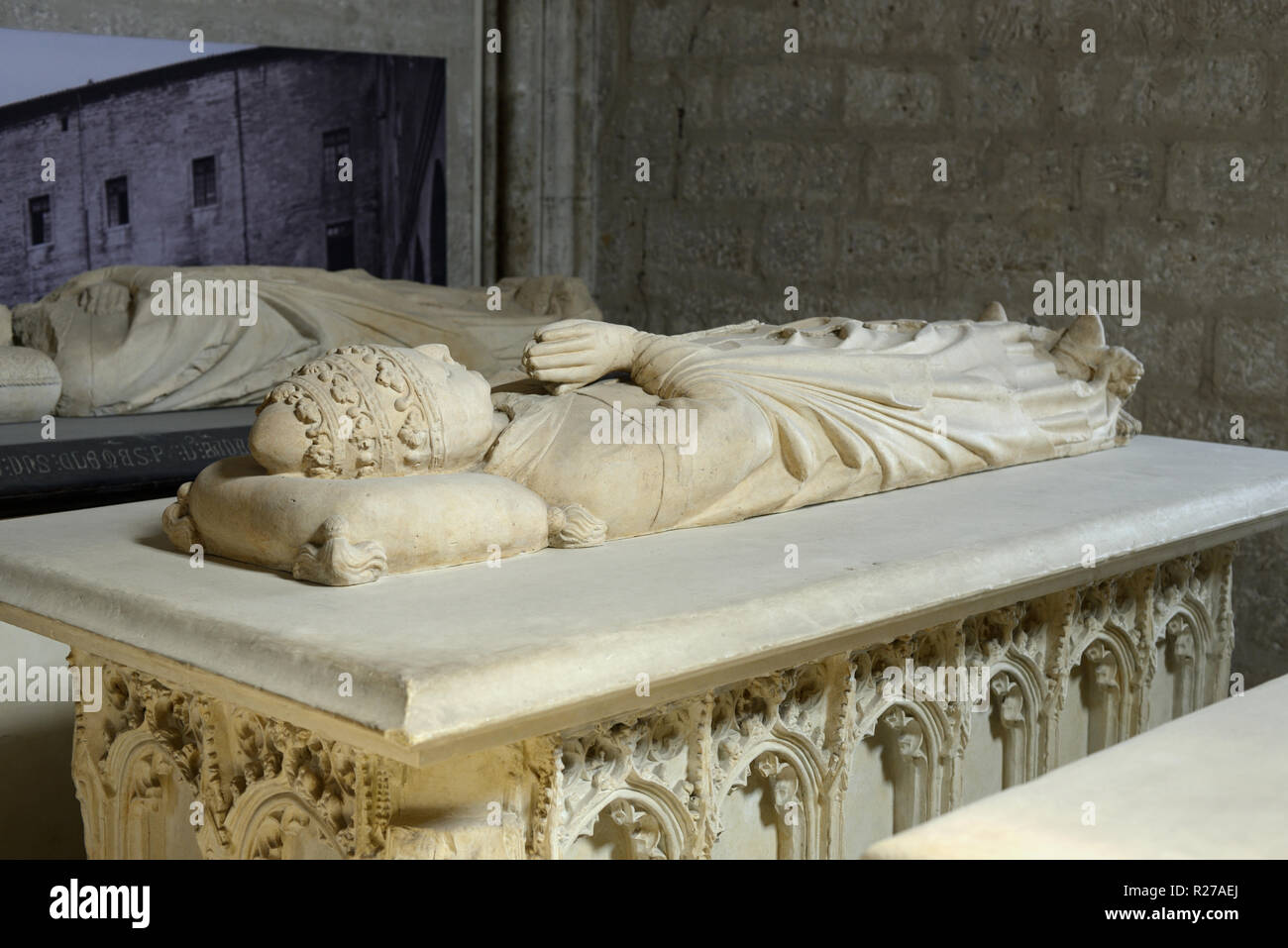 Popes tomb hi-res stock photography and images - Alamy