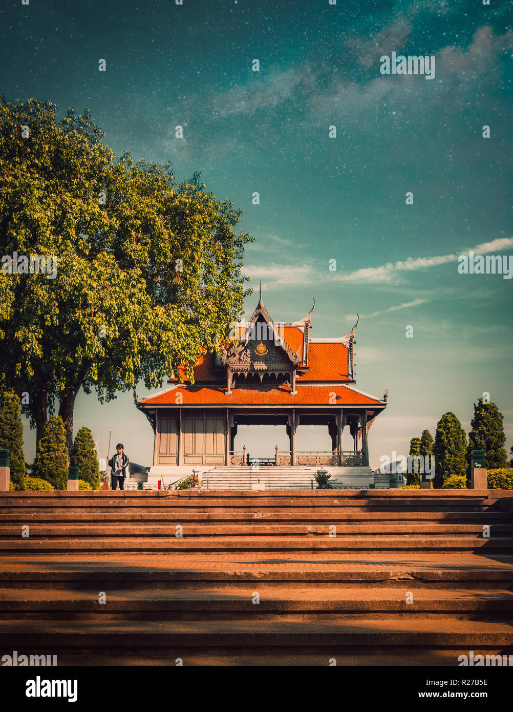 Garden small temple hi-res stock photography and images - Alamy