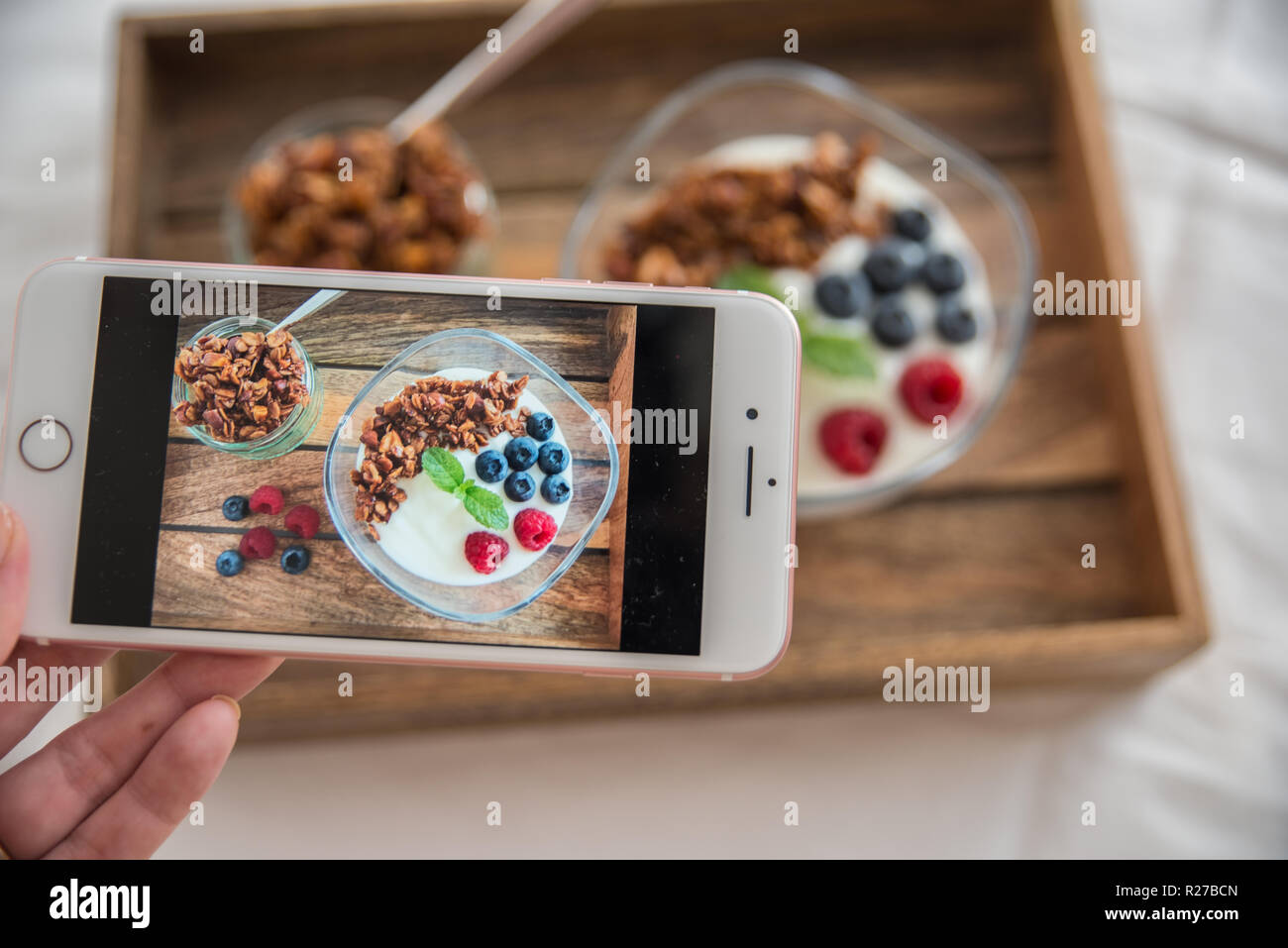 food blogger takes photos of vegetarian food Stock Photo - Alamy