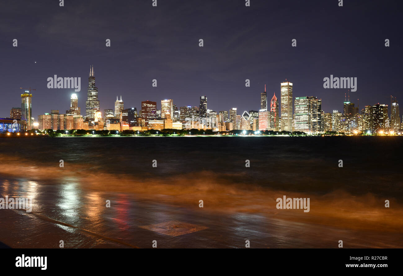 Aerial chicago night hi-res stock photography and images - Alamy