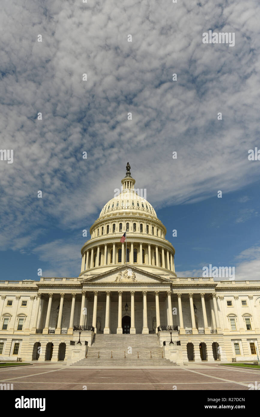 Front of the united states capital building hi-res stock photography ...