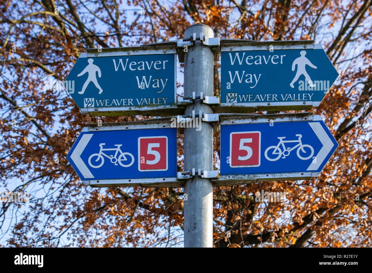 Cycle path sign hi-res stock photography and images - Alamy