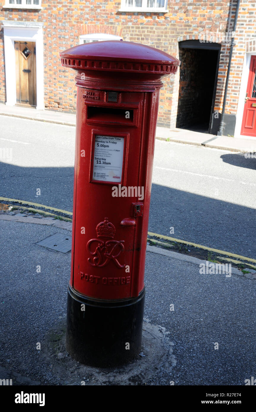 Gr post box hi-res stock photography and images - Alamy