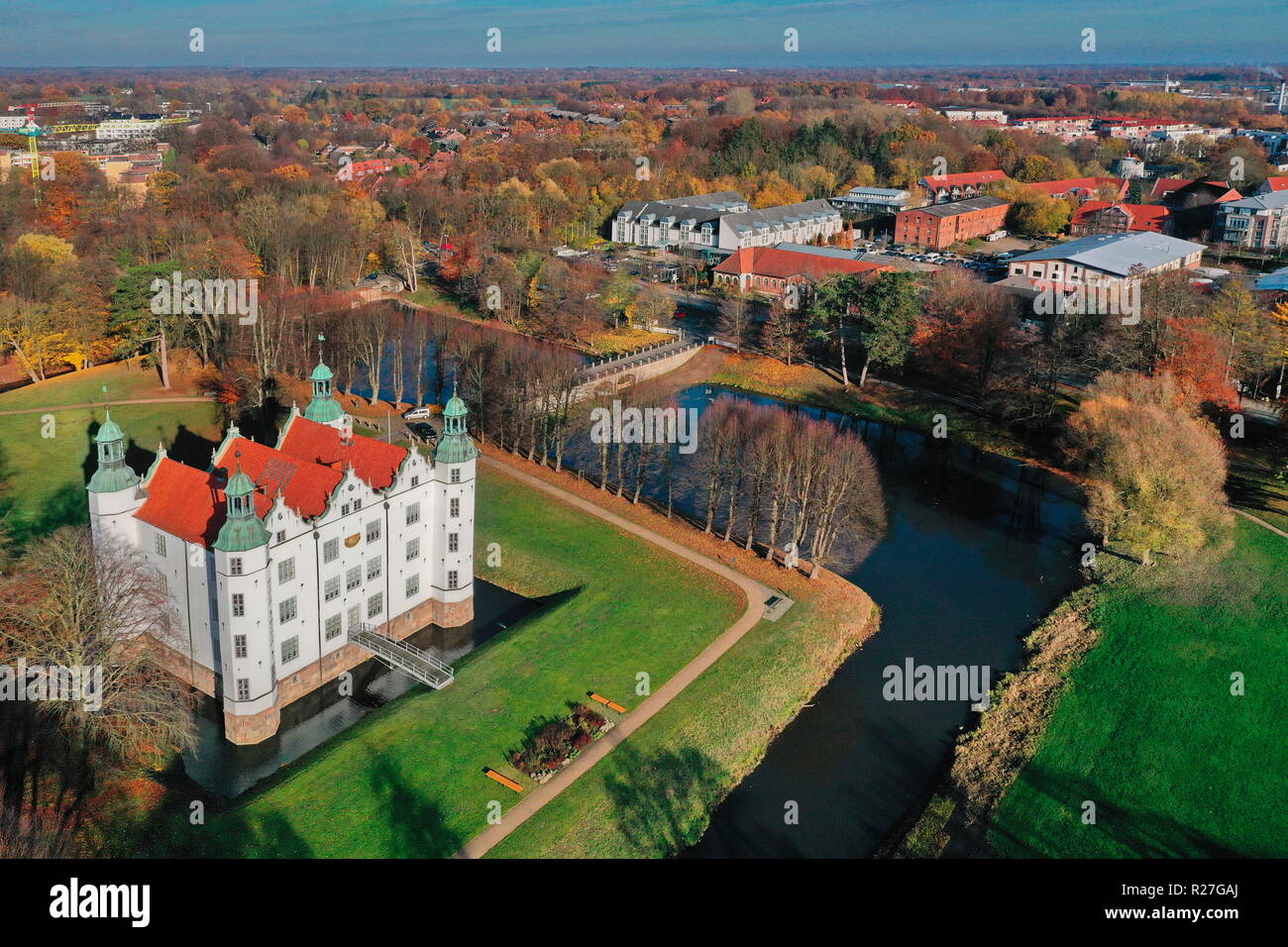 Ahrensburger Schloss, Schloss Ahrensburg aus der Luft Stock Photo - Alamy
