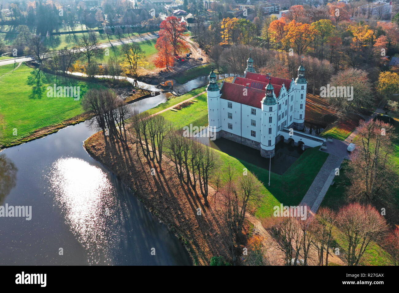 Ahrensburger Schloss, Schloss Ahrensburg aus der Luft Stock Photo - Alamy