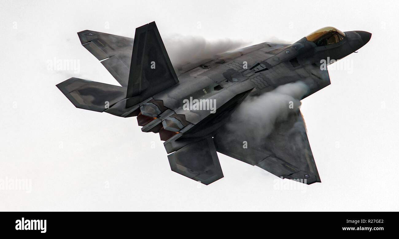 Lockheed martin boeing f 22 raptor hi-res stock photography and images ...