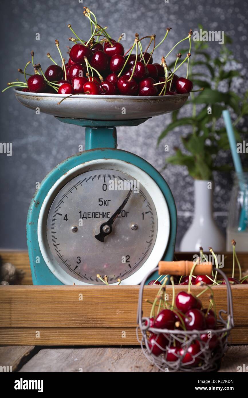 Old style scales fruit hi-res stock photography and images - Alamy